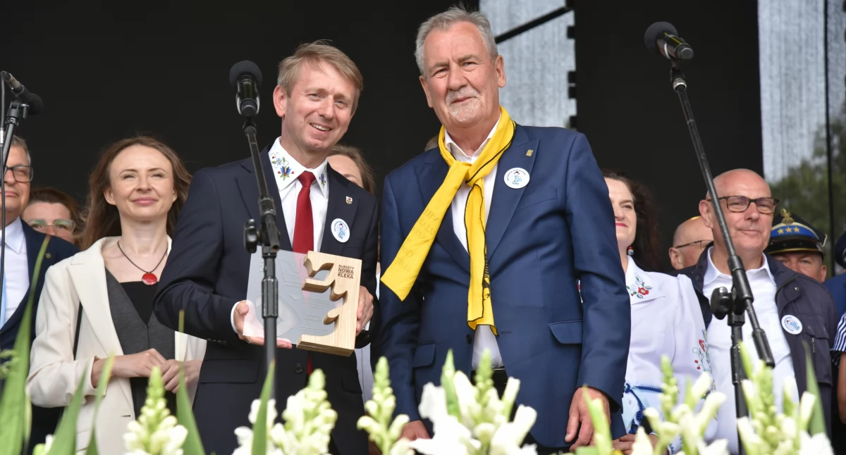 Burmistrz Brus z Bursztynową Klëką na zjeździe Kaszubów - wiadomości ...